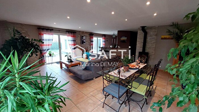 Maison à vendre - Nieul-le-Dolent - 6 pièces - 4 chambres