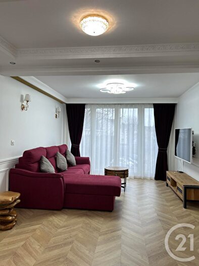 Fontainebleau, Centre-ville : Appartement 5 pièces à louer