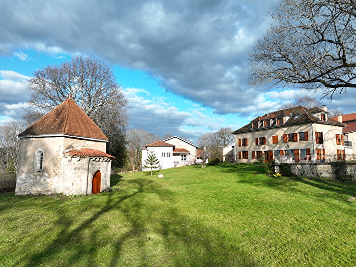 Maison 12 pièces à vendre à Saint-Victor-Montvianeix