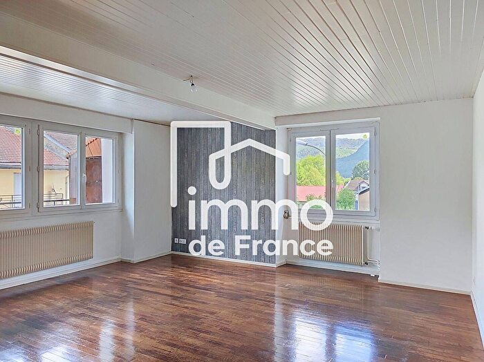 Appartement à louer - Vaux-lès-Saint-Claude - 4 pièces - 3 chambres