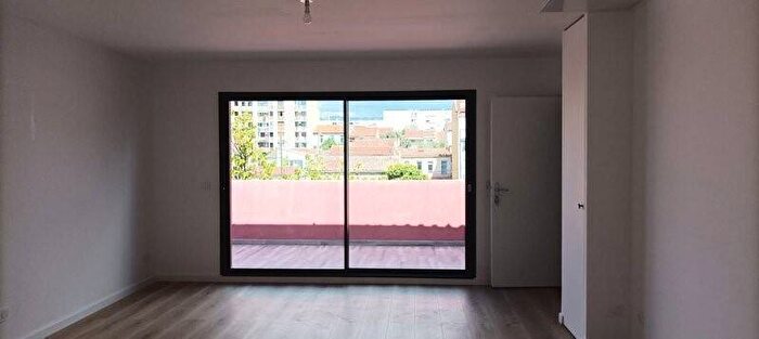 Appartement à louer - Marseille ème arrondissement - 3 pièces - 2 chambres