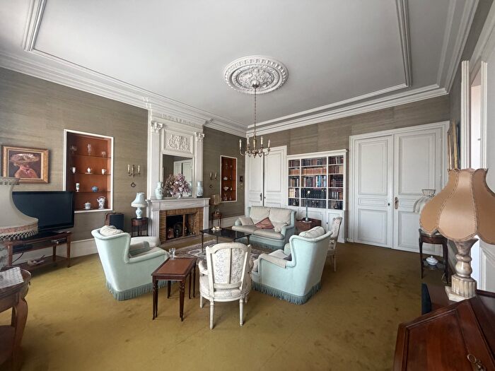 Chabanais : Maison 8 pièces à vendre