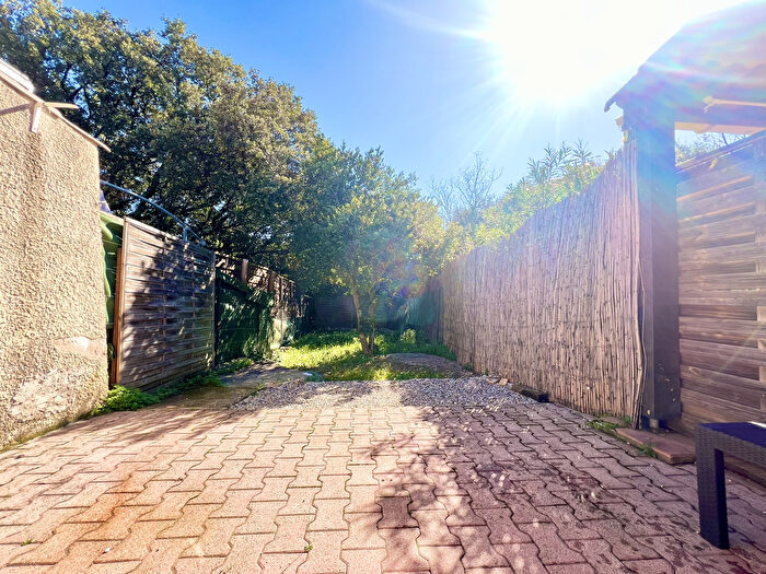 Appartement à louer - Nîmes, Vacquerolles, Golf - 1 pièce