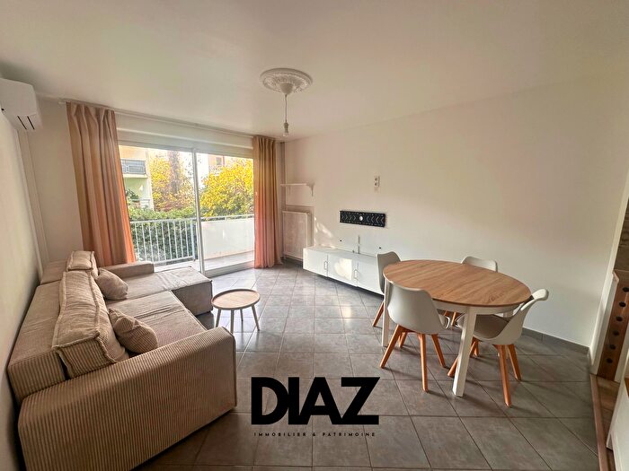 Appartement à louer - Nîmes, Les Amoureux - 2 pièces - 1 chambre