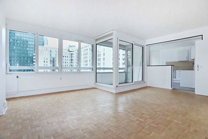 Appartement à louer - Gambetta, Courbevoie - 4 pièces - 3 chambres