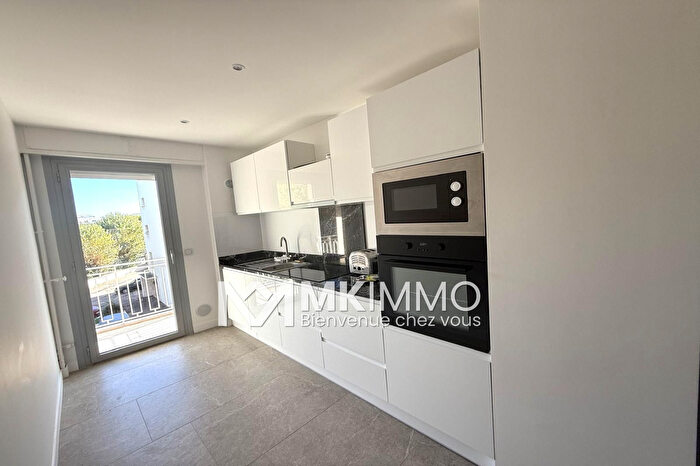 Appartement à louer - Cagnes-sur-Mer, La Gare, Les Plans, Hippodrome - 3 pièces - 2 chambres