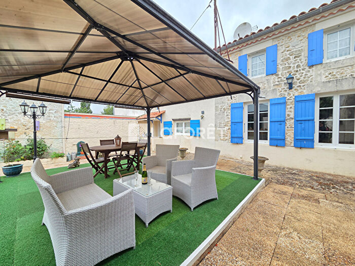 Maison 7 pièces à Pisany, à vendre