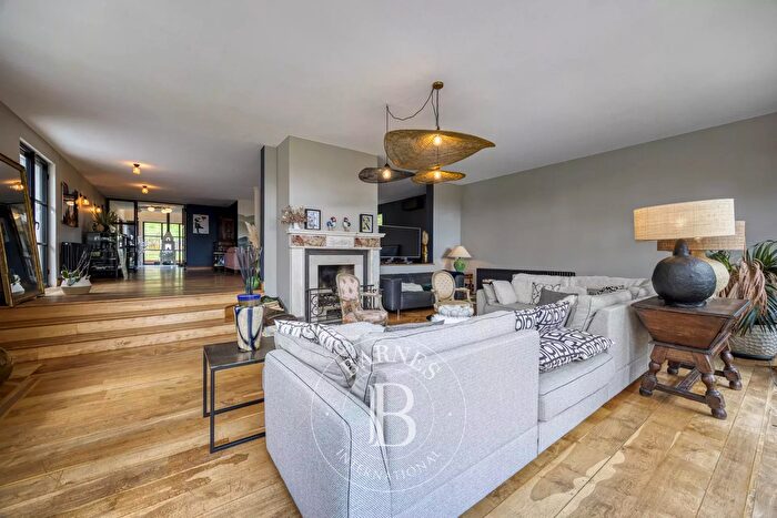 Maison 8 pièces à vendre à Sauverny
