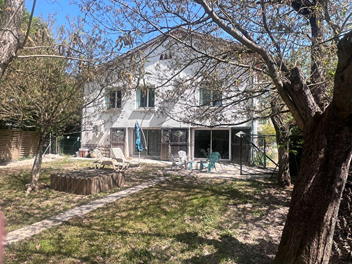 Maison à vendre - Saint-Jean-de-Maruéjols-et-Avéjan - 10 pièces - 7 chambres