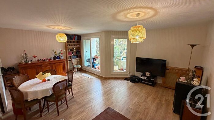 Appartement à vendre - Évry, Les Epinettes - 4 pièces - 2 chambres