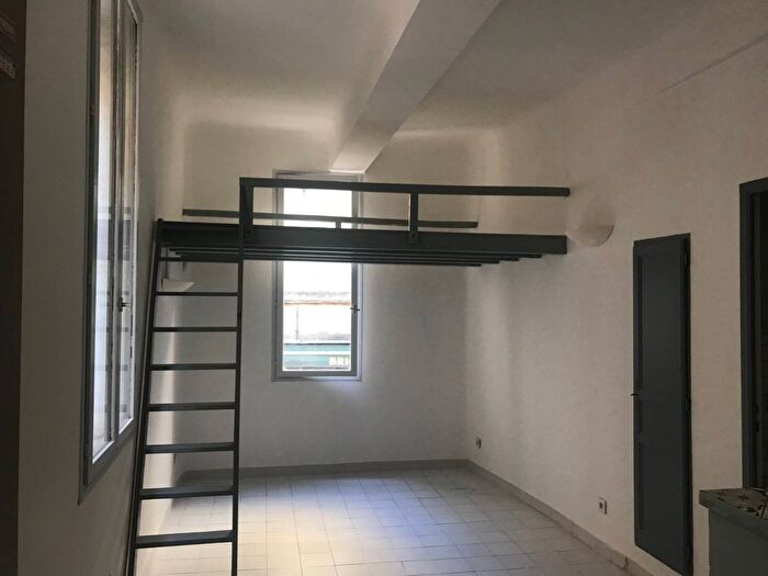 Appartement à louer - Centre Ville, Aix-en-Provence - 1 pièce