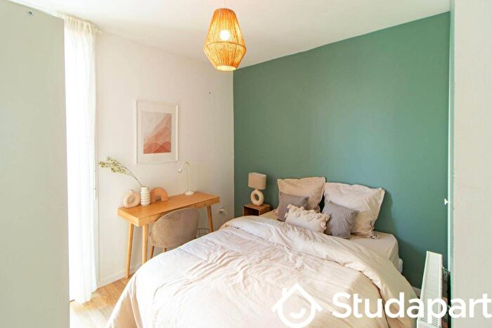 Appartement à louer - Pont de Flandre, Paris ème arrondissement - 1 pièce - 4 chambres