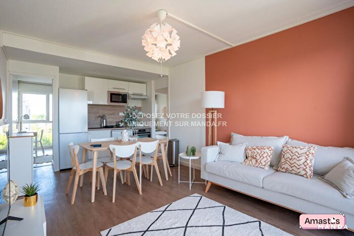 Pessac, Compostelle, La Paillère - Appartement 5 pièces à louer