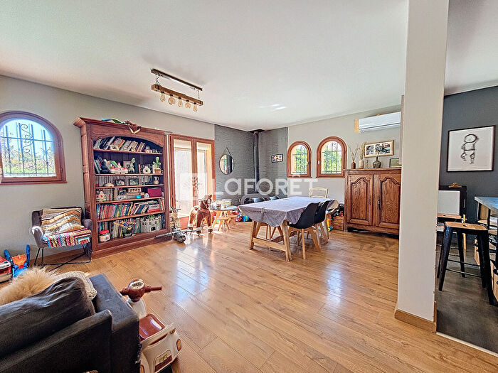 Maisons à vendre et appartements à louer - 1