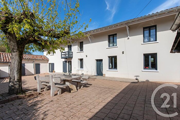 Maison à vendre - Savigneux - 9 pièces - 4 chambres