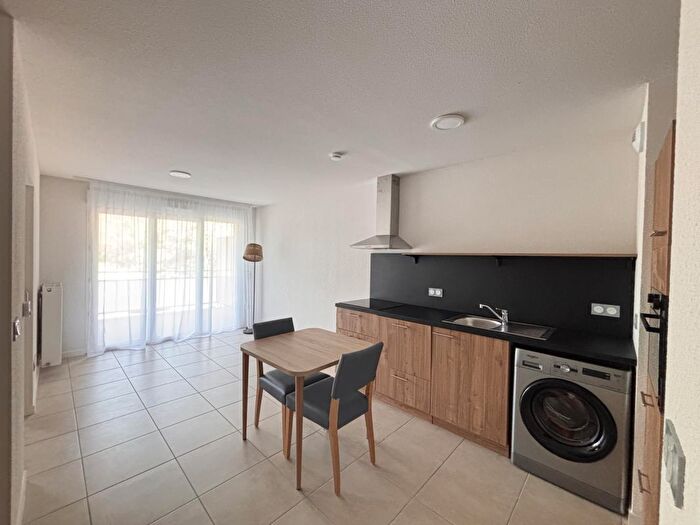 Saint-Laurent-sur-Saône : Appartement 2 pièces à louer