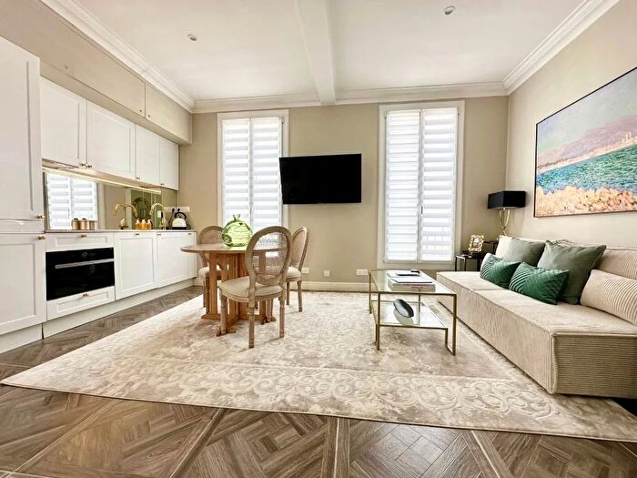 Appartement à louer - Antibes - 2 pièces - 1 chambre