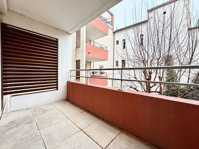 Appartement à louer - Nîmes, Carmes - 2 pièces - 1 chambre