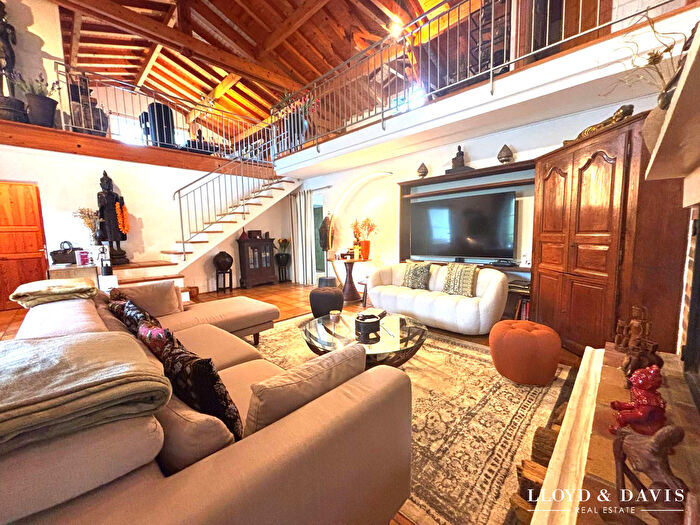 Maison à vendre - Saint-Pée-sur-Nivelle - 6 pièces - 5 chambres