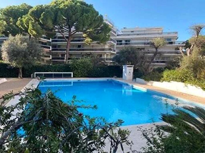 Appartement à louer - Antibes - 1 pièce - 1 chambre
