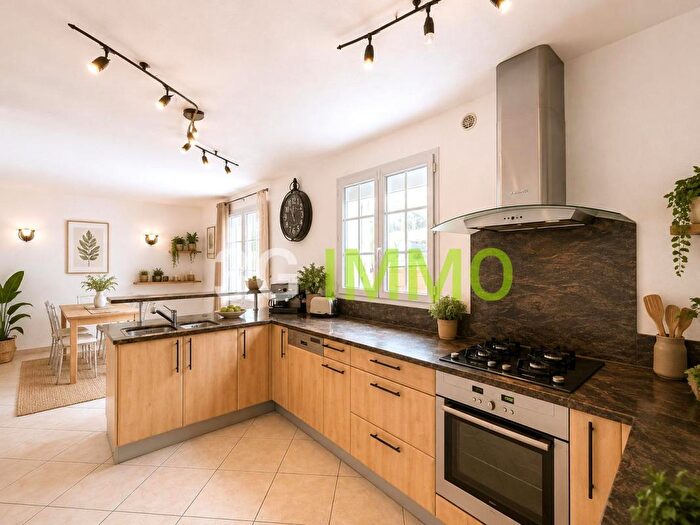 Maison 9 pièces à Magny-en-Vexin, à vendre