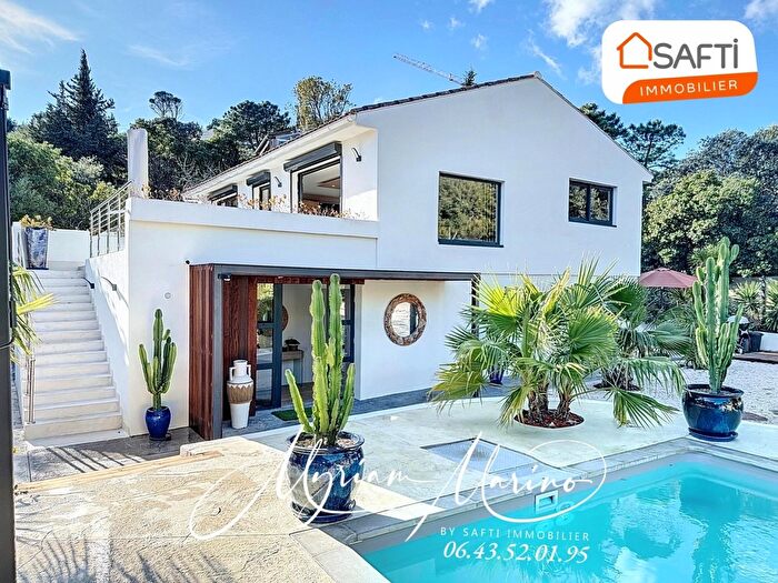 Maison à vendre - Fréjus, Saint-Aygulf - 8 pièces - 5 chambres