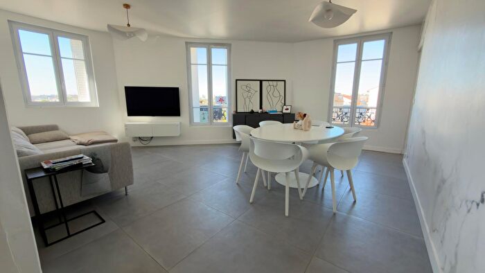 Neuilly-Plaisance, Bel Air, Clémenceau, Carnot : Appartement 3 pièces à vendre