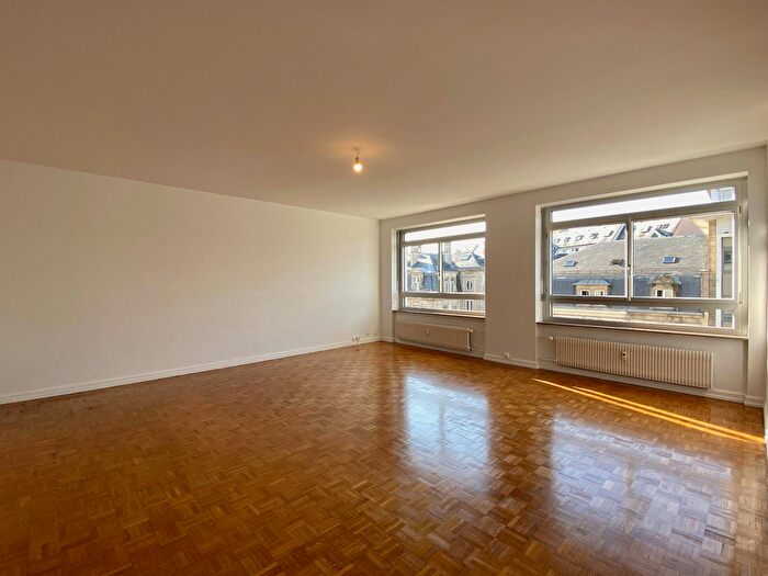 Appartement à louer - Strasbourg, Contades, République - 4 pièces - 3 chambres