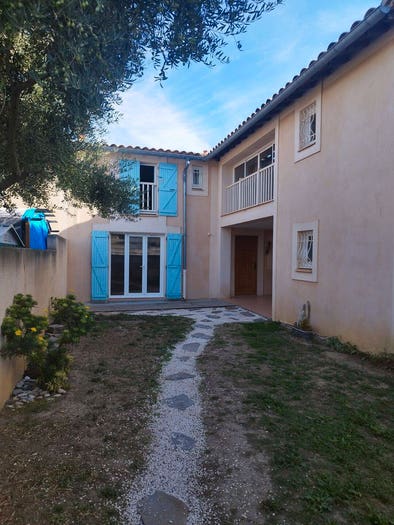 Verzeille : Maison 5 pièces à louer