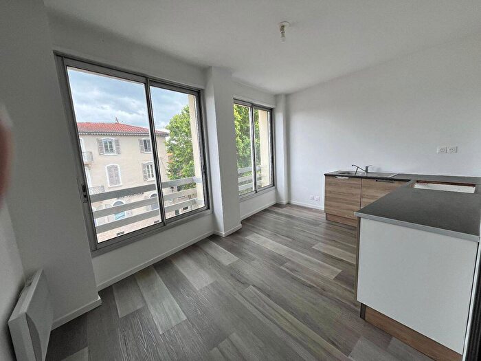 Centre Sud Ouest, Saint-Symphorien-d'Ozon - Appartement 4 pièces à louer