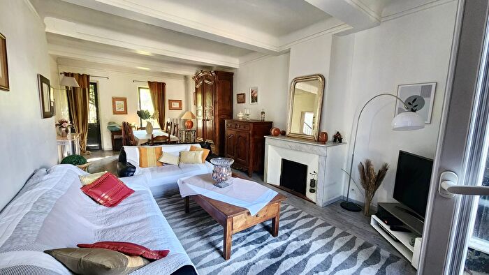 Maison à vendre - Apt - 6 pièces - 4 chambres