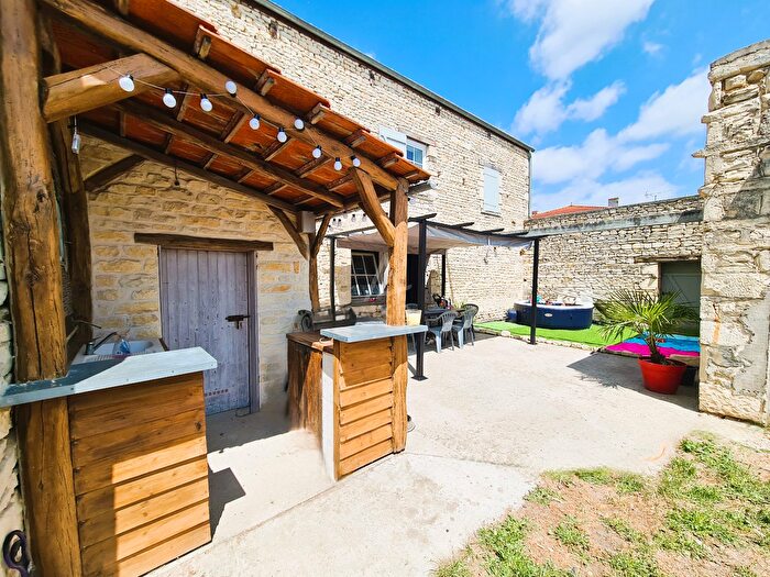 Maison à vendre - Angliers - 9 pièces - 6 chambres