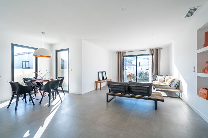 Maisons à vendre et appartements à louer - 1