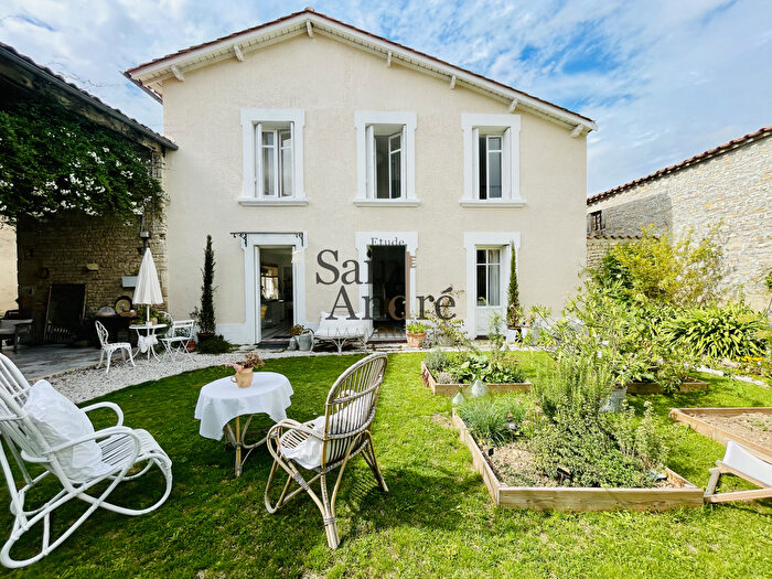 Maison à vendre - Aigre - 5 pièces - 3 chambres