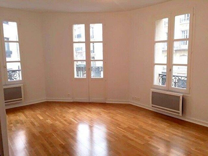 Appartement à louer - Courcelles-Wagram, Paris ème arrondissement - 2 pièces - 1 chambre