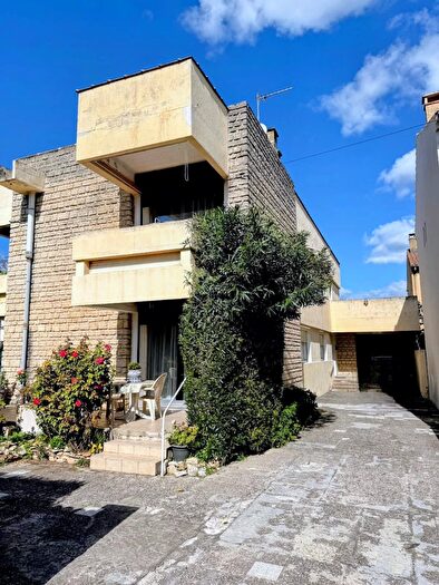 Maison à vendre - Orange, Colline, Etang - 8 pièces - 6 chambres