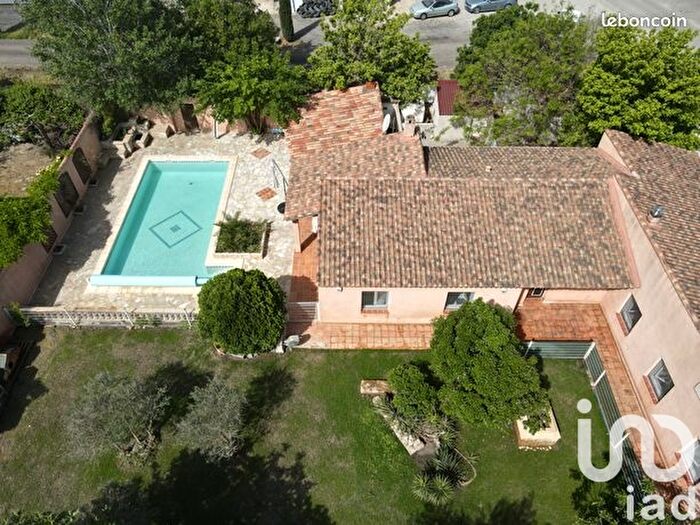 Maison à vendre - Eyguières - 6 pièces - 4 chambres