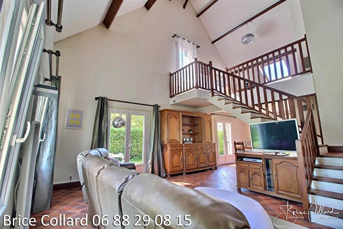 Maison à vendre - Verneuil-en-Halatte - 8 pièces - 6 chambres