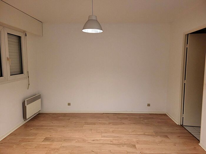 Appartement à louer - Carnot Gambetta, Suresnes - 1 pièce