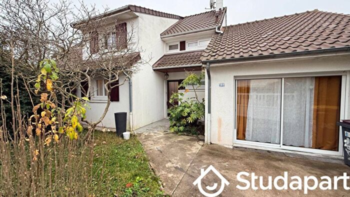 Centre Nord, Évry-Courcouronnes : Appartement 1 pièce à louer