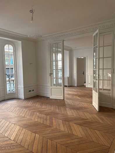 Appartement à louer - Muette Sud, Paris ème arrondissement - 5 pièces - 3 chambres