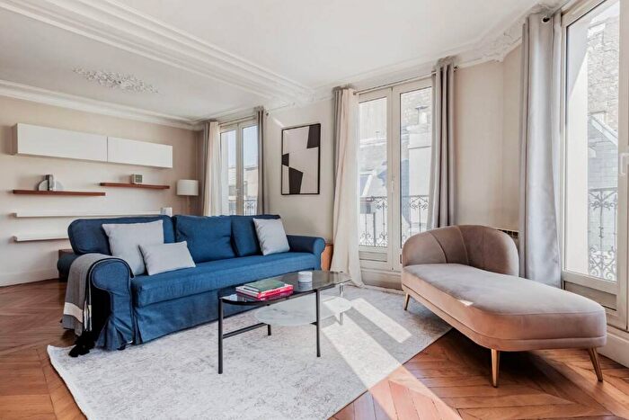 Appartement à louer - Europe, Paris ème arrondissement - 3 pièces - 2 chambres