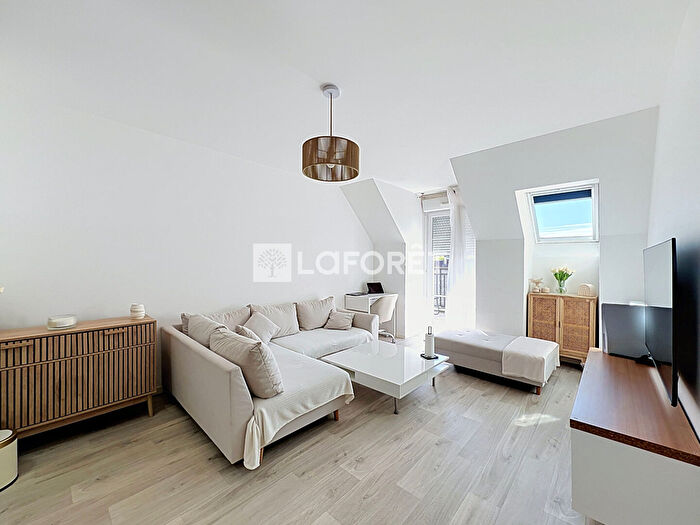 Savigny-le-Temple, Plessis-le-Roi : Appartement 2 pièces à louer