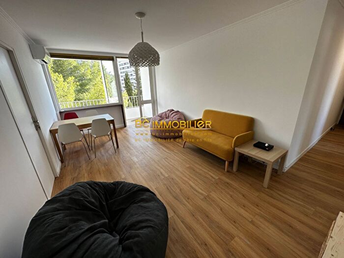 Appartement à louer - Marseille ème arrondissement - 5 pièces - 4 chambres