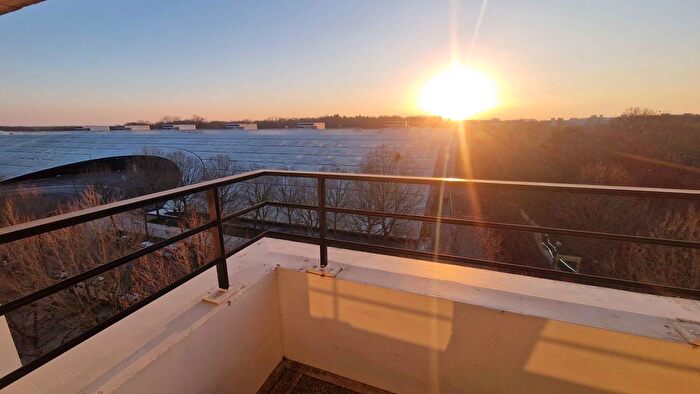 Appartement à louer - Champs-sur-Marne, Cité Descartes - 2 pièces - 1 chambre