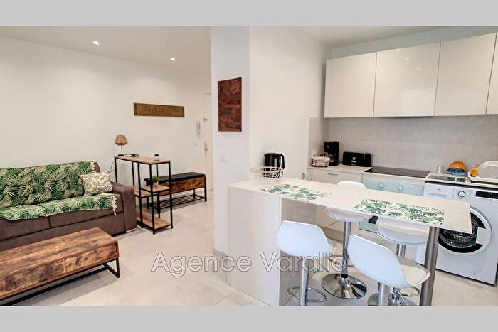 Place de Gaulle, Antibes - Appartement 1 pièce à louer
