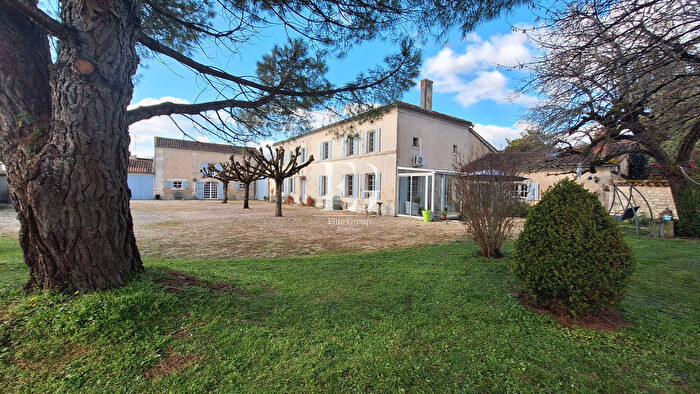 Maison à vendre - Segonzac - 9 pièces - 4 chambres