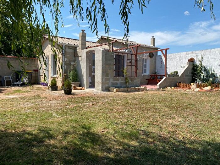 Maison à vendre - Taizé-Aizie - 1 pièce - 1 chambre