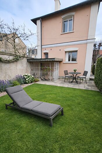 Maison à louer - Chatou, Est - 3 pièces - 2 chambres