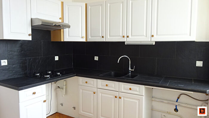 Appartement à louer - Thiers - 4 pièces - 3 chambres